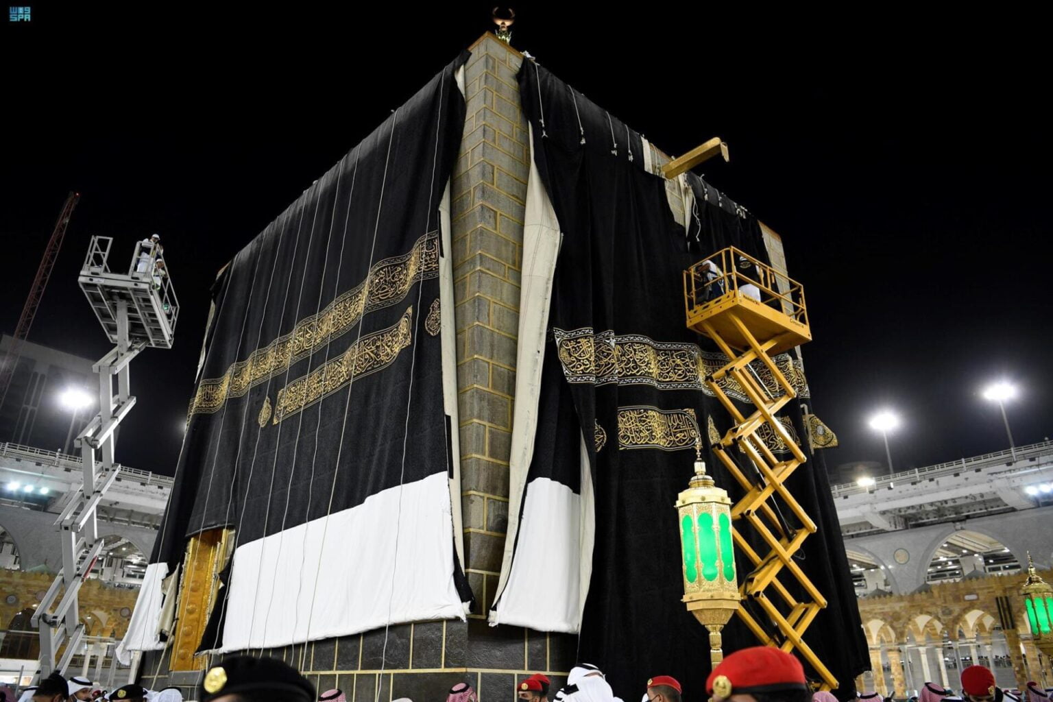 Kiswa (Cloth of Kaaba) Changed Today on Islamic New Year