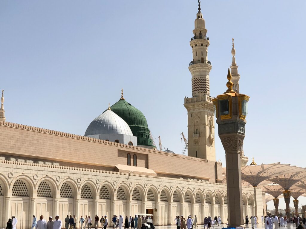 Female Workers Hired For Masjid al-Haram and Masjid an Nabawi Works