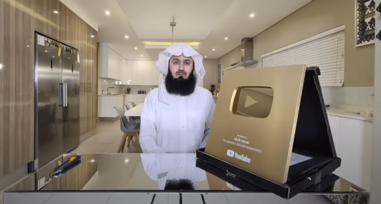Mufti Menk Received YouTube Golden Button For Reaching One Million ...