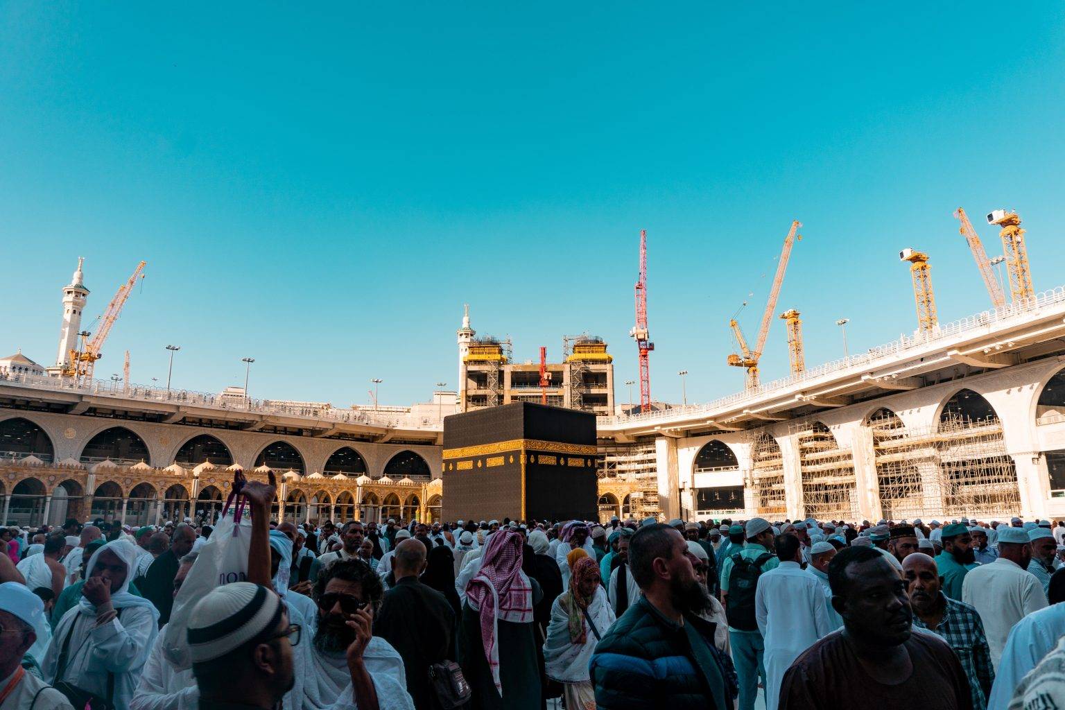 Record-Breaking 500,000 Umrah Pilgrims Visit Masjid al-Haram in One Day ...