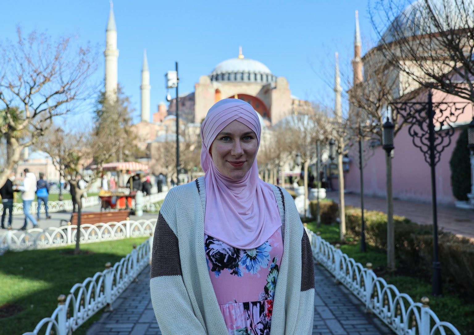 British actress Aisha Rosalia converted to Islam after visiting the ...