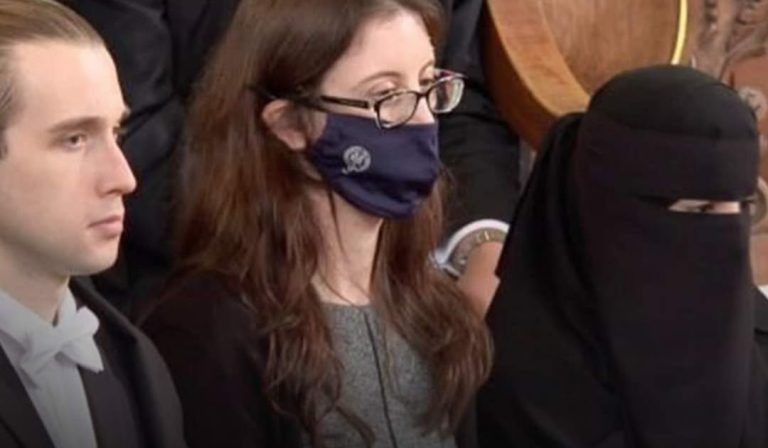 Oxford University Enrolls First Niqab Wearing Student in 900 years