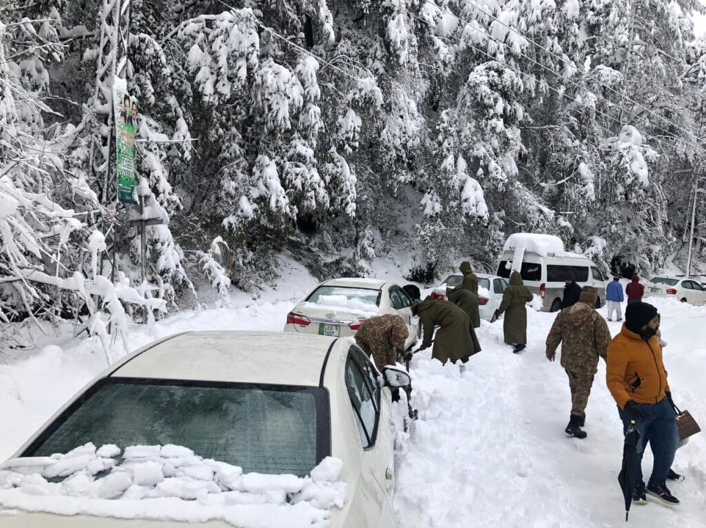 Over 22 People Frozen To Death in Murree, Pakistan Due To Snowstorm