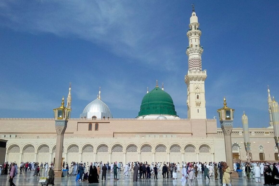50 Pro-Israel Jewish Businessmen Visit Masjid an-Nabawi On Saudi Invitation