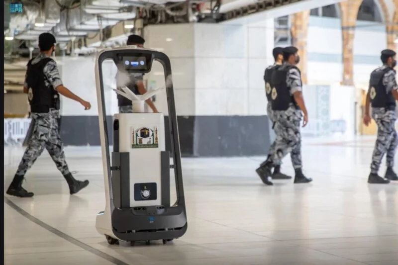 11 Smart Robots To Sterlize Masjid al-Haram During Hajj 2022 Season
