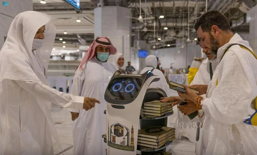 Robots Distribute Quran Among Pilgrims at Masjid al-Haram
