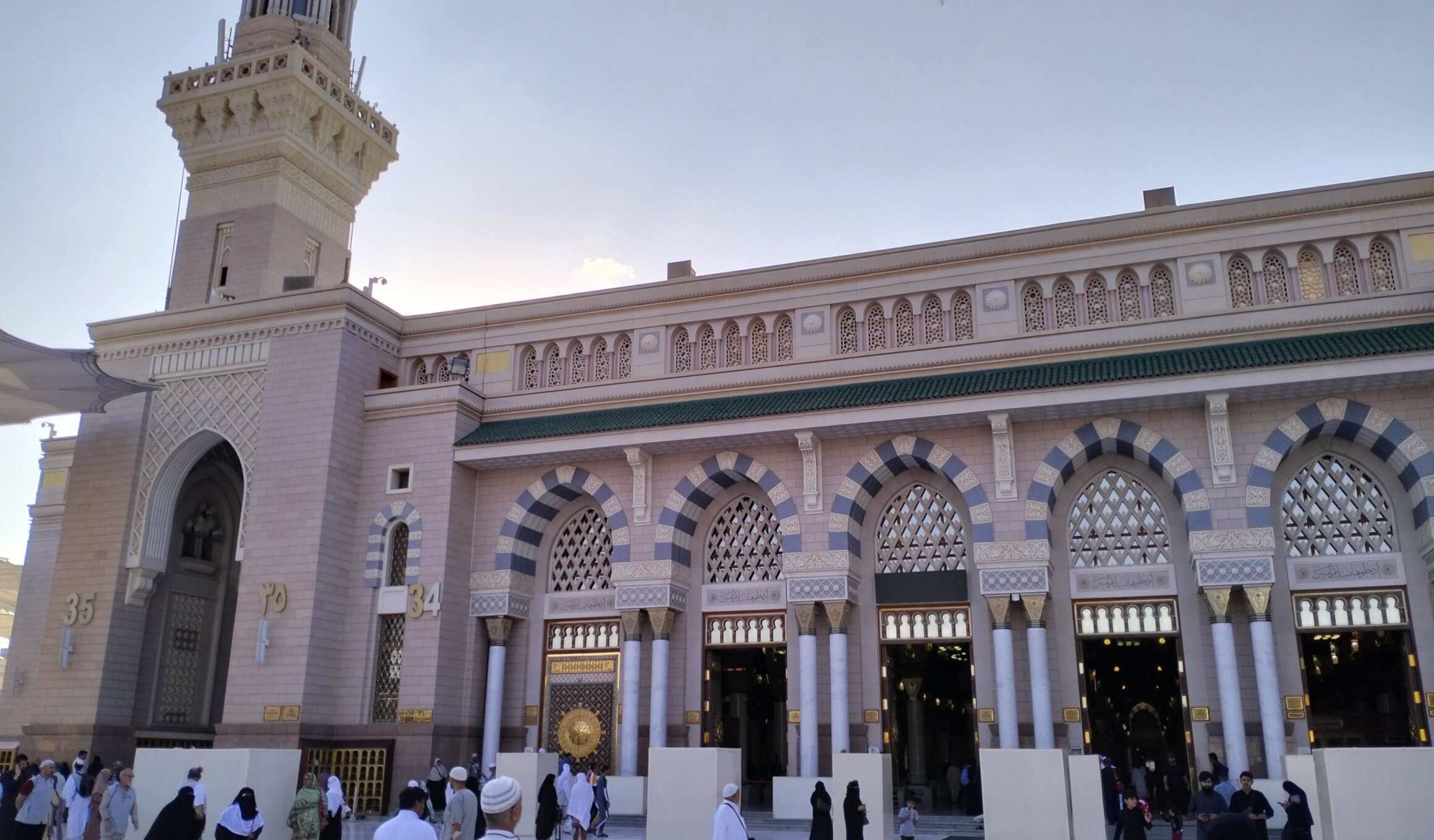 View Masjid an-Nabawi 360 View (VR)