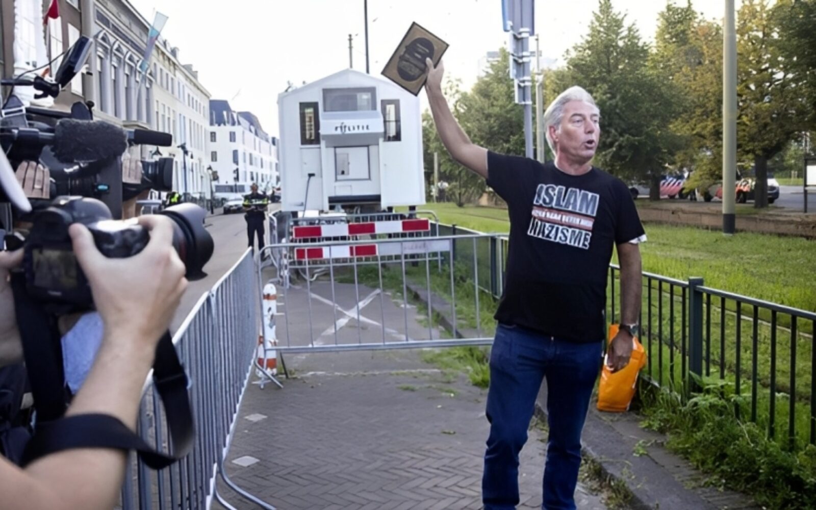 Far-Right Leader Tears Up Quran at Anti-Turkey Protest in Netherlands