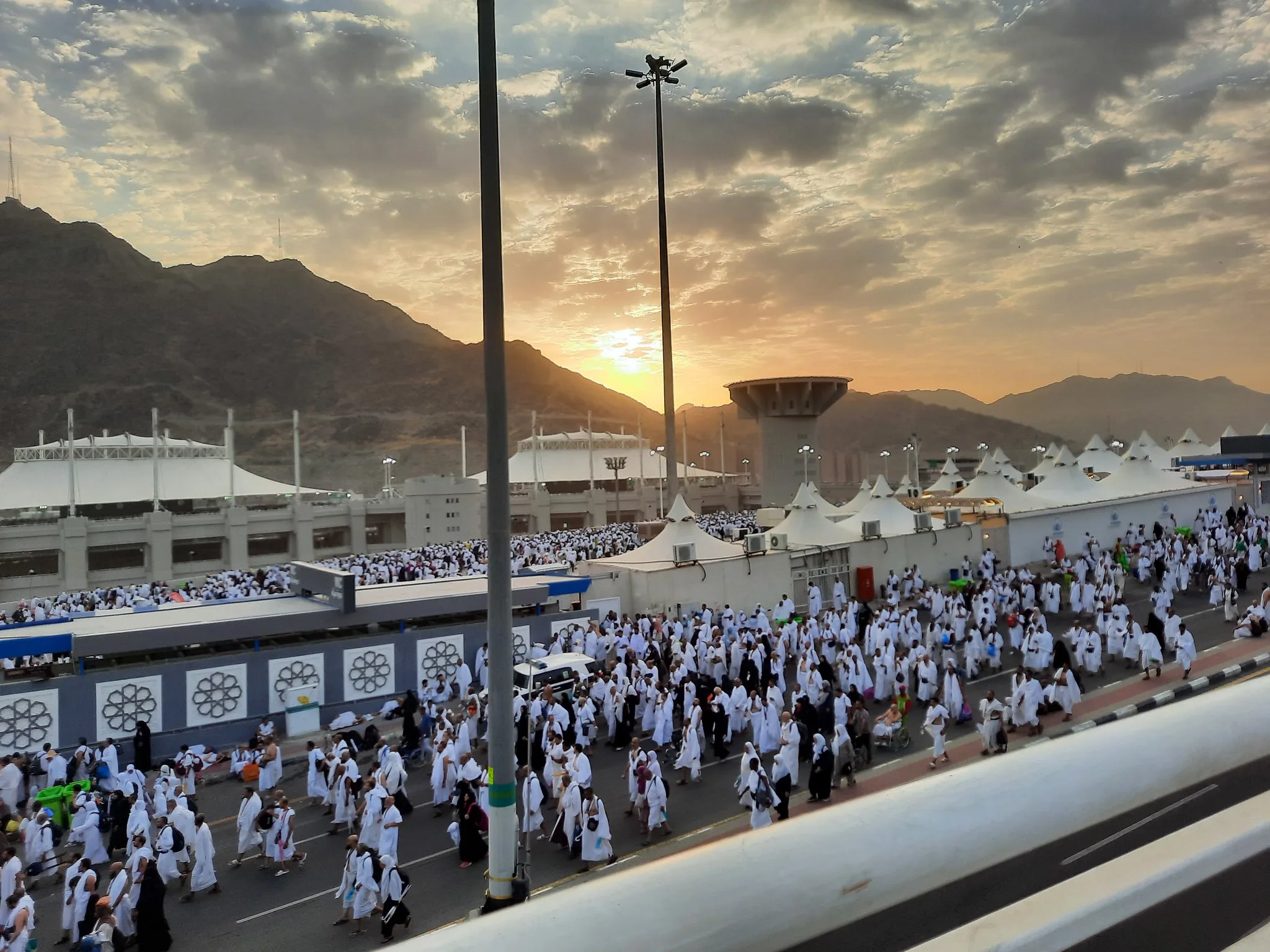 Hajj Mina 2014 2m Pilgrims Arrive At Mina As Hajj Pinnacle Nears