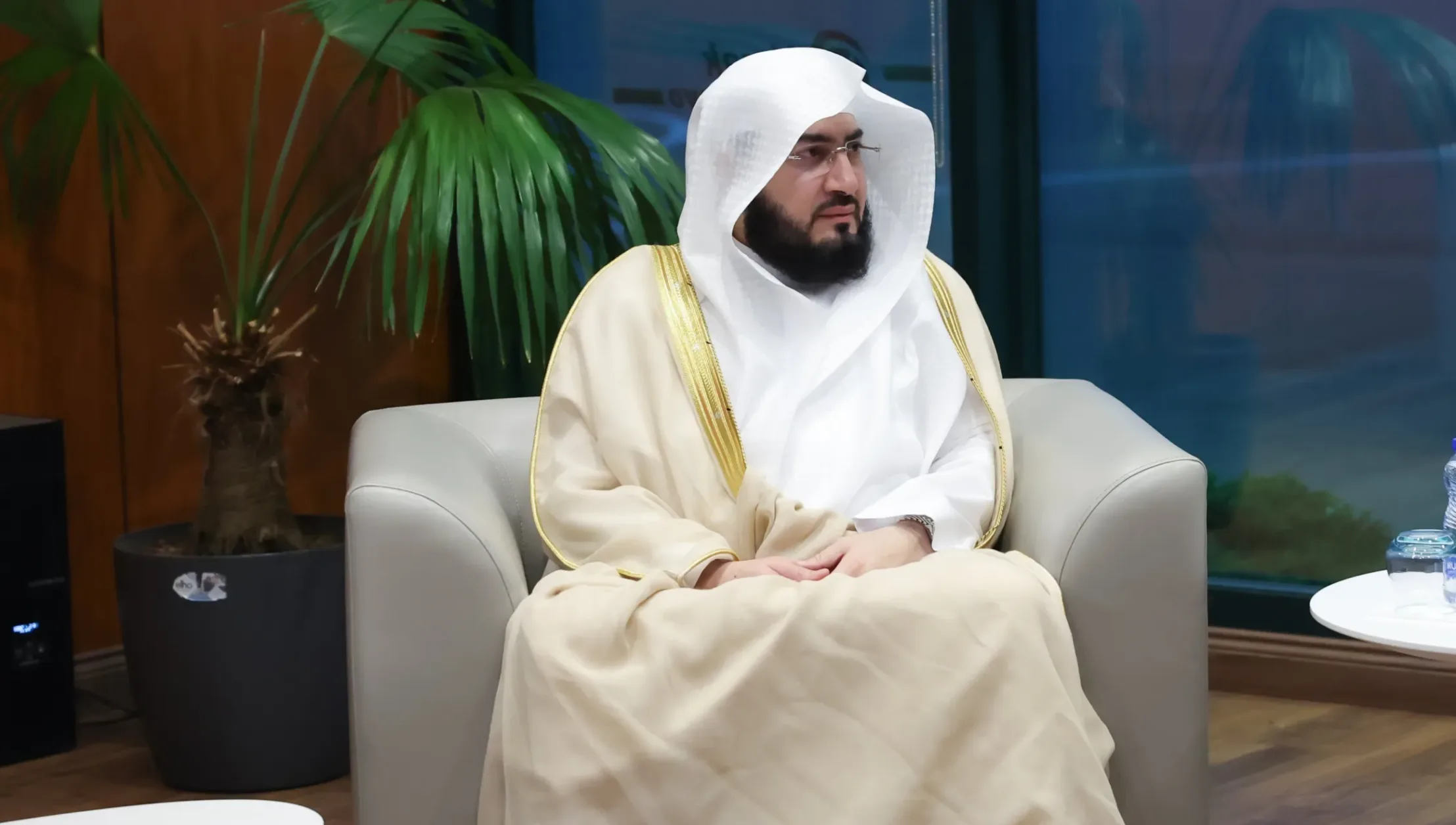Imam of Kaaba Sheikh Bandar Baleelah Arrives in Kosovo on Official Visit